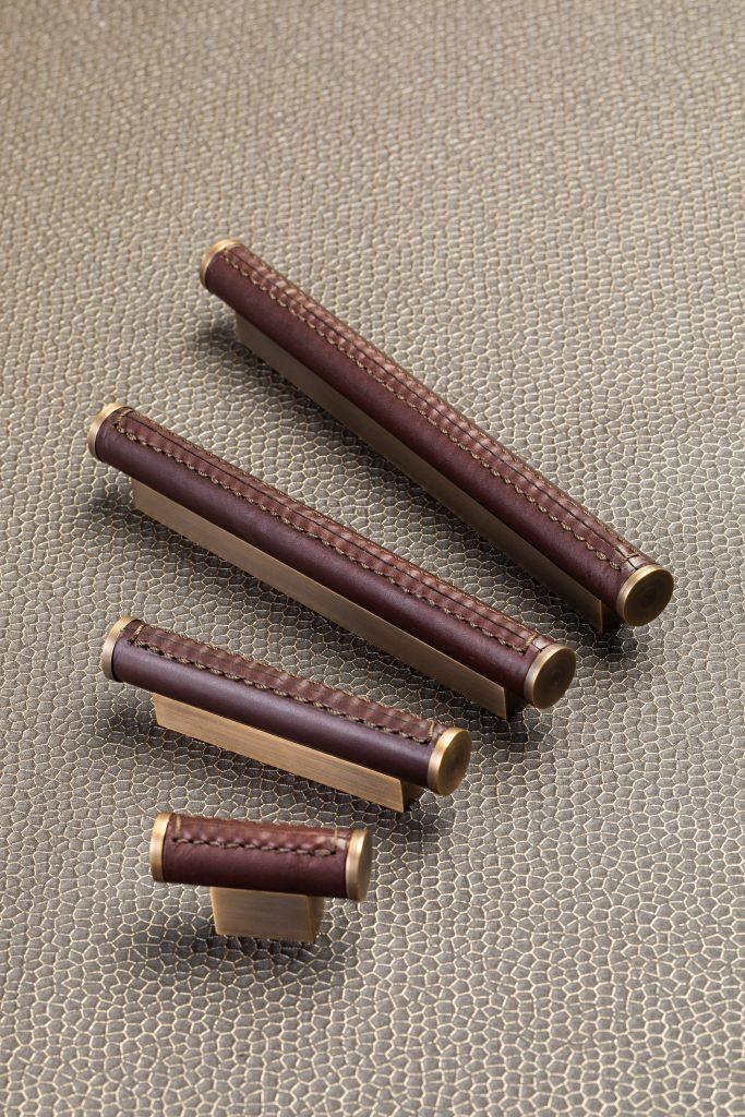 Barrel (Stitch Out) Recess Leather Scroll and Cabinet T Bar R2232 ...